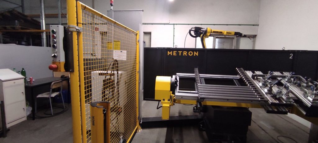 Robotska ćelija sa linearnom šinom - METRON Automation d.o.o